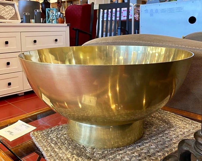 This gleaming brass bowl isn't just a container, it's a statement piece. Imagine this catching light in your entryway or filled with seasonal fruits.