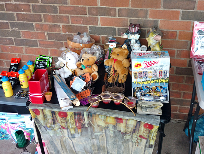 Teddy bears and trinkets await new homes, proving that yesterday's playthings still have stories to tell today.