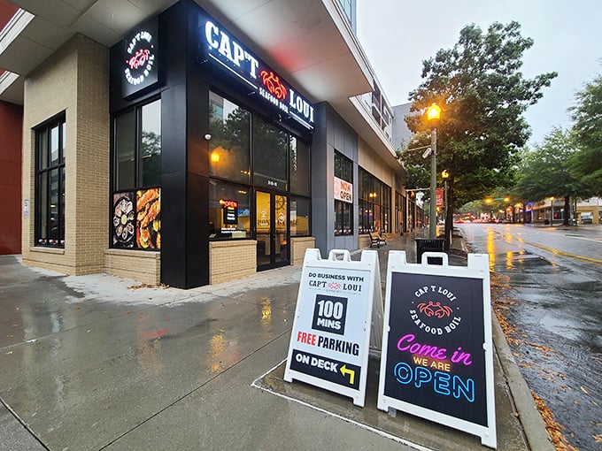 Urban seafood done right! Cap't Loui's sleek storefront brings seafood boil culture to downtown Decatur with a modern twist.