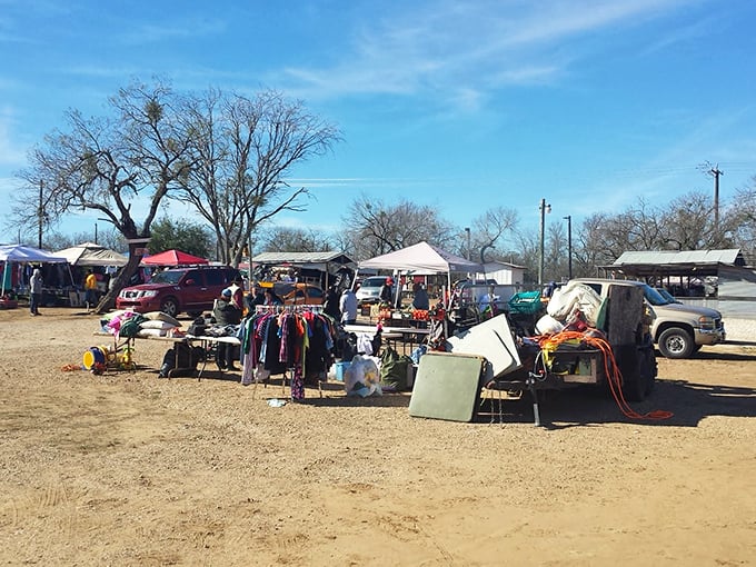 Simple sign, extraordinary finds! Las Esperanza's entrance welcomes bargain hunters to a world of authentic treasures.