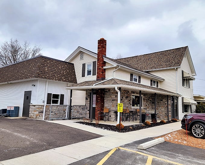 Maisanos might look like a simple roadside stop, but inside awaits the kind of Italian food worth driving across Ohio for.