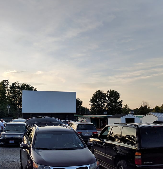 Starlite's screen against sunset skies—nature's perfect backdrop for Hollywood magic. Even the clouds stick around for the show!