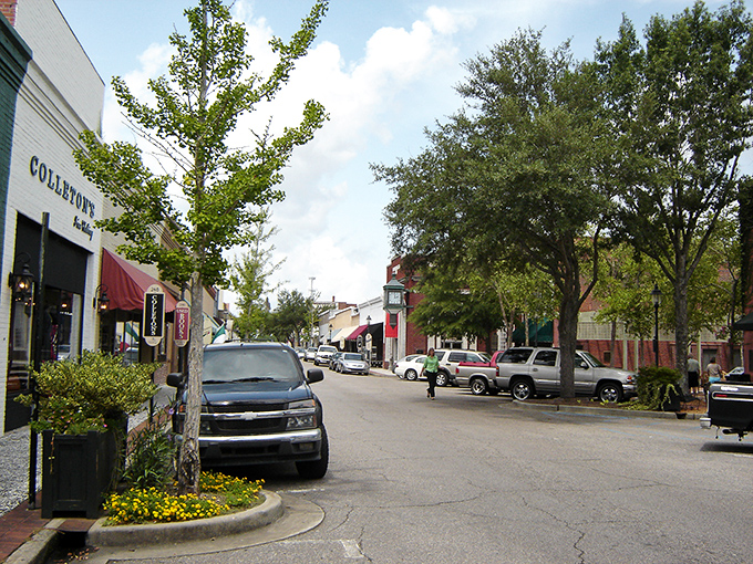 Walterboro's historic downtown looks like the film set for "Small Town America" – except the friendly faces are genuinely welcoming.