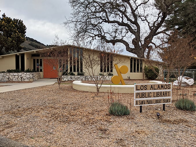 Mid-century meets literary magic at Los Alamos Library. That tree stands guard like a wise old storyteller – probably seen more plot twists than a Hitchcock marathon!