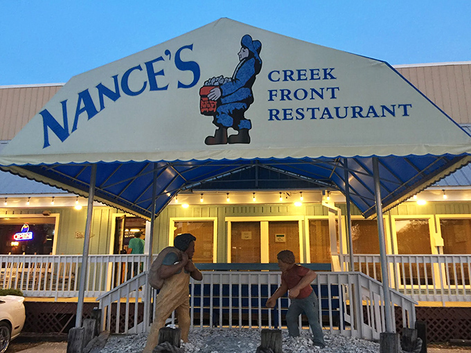 When the sun sets over Nance's, you realize some traditions are worth preserving – especially when they involve exceptional pizza.