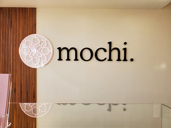 Clean lines and elegant design at mochidot hint at the Japanese-inspired treats within. Minimalism never tasted so good!