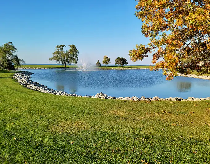 A fountain dances in this peaceful pond, surrounded by manicured grounds. Even the geese stop here for impromptu meditation sessions.