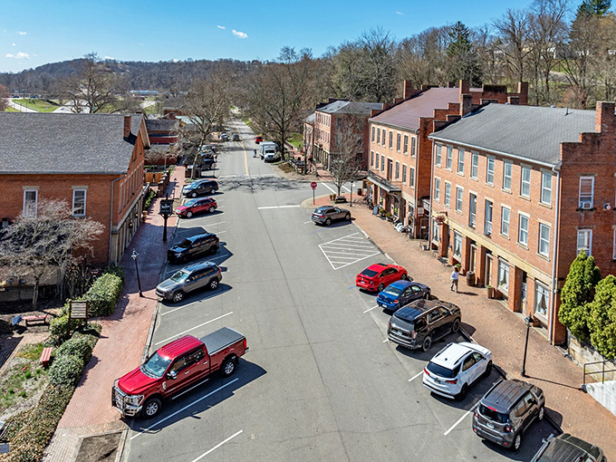 Roscoe Village's perfectly preserved streetscape makes you half-expect to see a horse and buggy pull up alongside those pickup trucks.