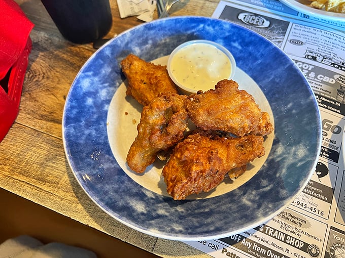 These wings aren't trying to win awards with exotic flavors—they're just perfectly executing the fundamentals, like a veteran quarterback who still dominates the game.