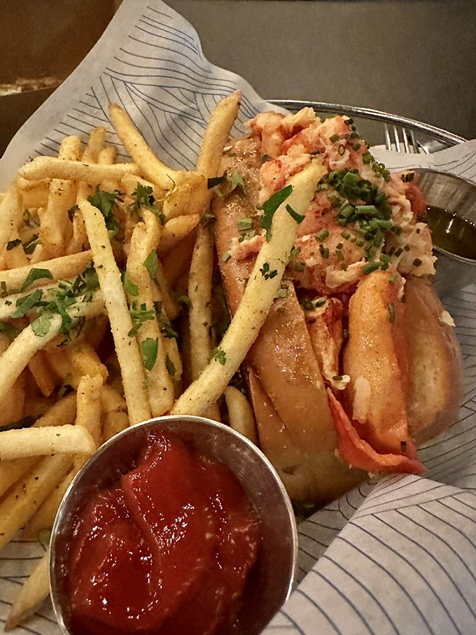 The lobster roll here doesn't need fancy tricks—just sweet, tender meat, a perfectly toasted bun, and the restraint to let the star ingredient shine.