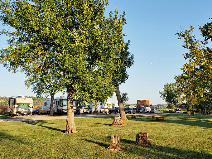 Under vast Missouri skies, this campground welcomes travelers with shade trees and open spaces—perfect for stargazing after sunset.