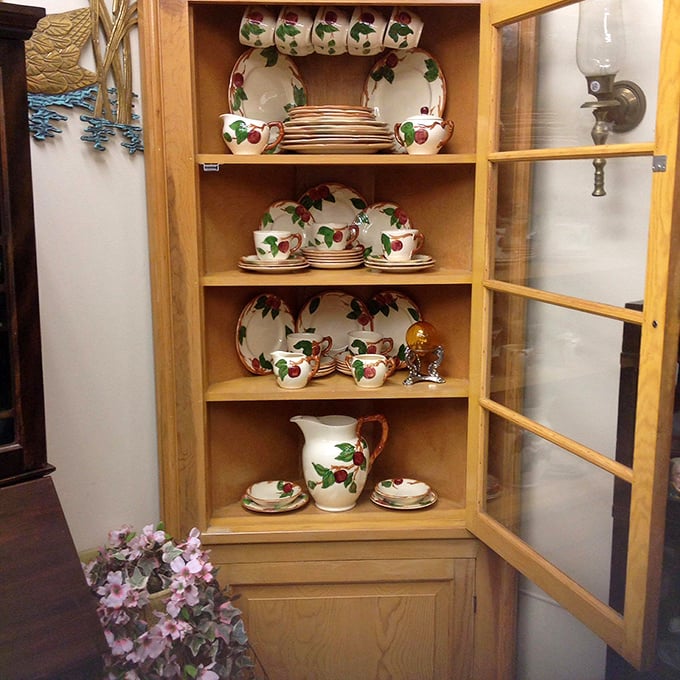 Franciscan Apple dinnerware brings back memories of Sunday dinners when families actually gathered around the same table together.