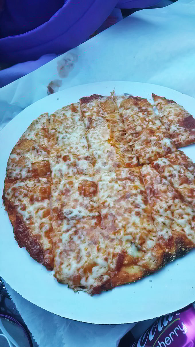 Simplicity sings in this cheese pizza. Like a great Sinatra ballad, it proves that sometimes the classics need no embellishment.