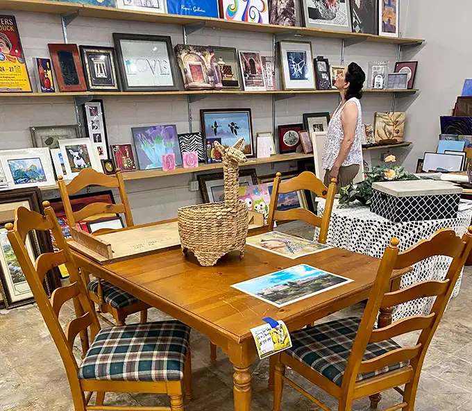 A dining set that's seen more family gatherings than Thanksgiving at Grandma's, ready for its next chapter.