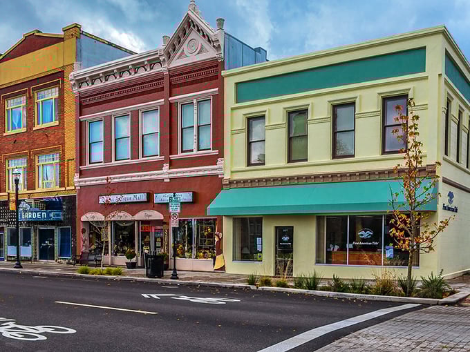 Dallas brings small-town Oregon charm front and center, with colorful facades and a main street made for slow strolls.