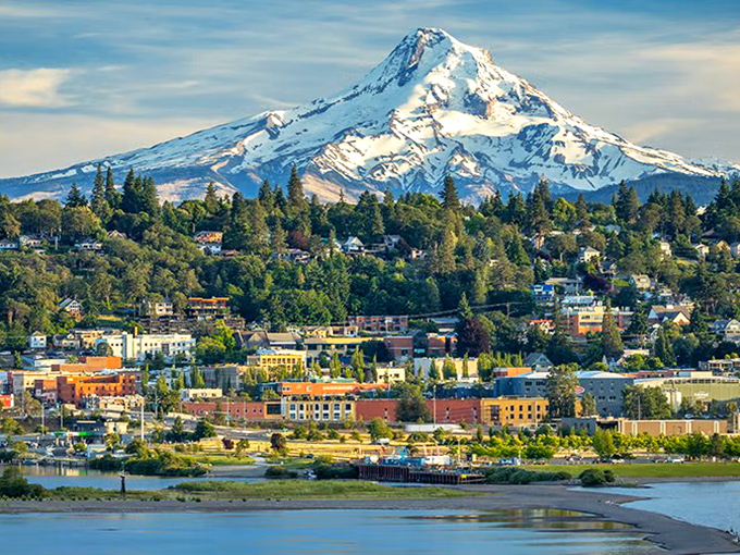 Where river meets mountain—Hood River's stunning location makes even a simple stroll feel cinematic.