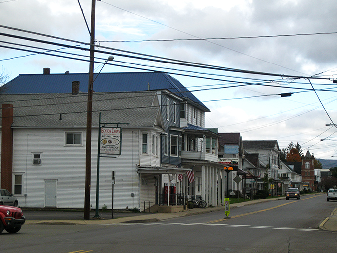 American flags, cozy porches, and quiet streets—Benton’s welcoming vibe makes it feel like home from the moment you arrive.