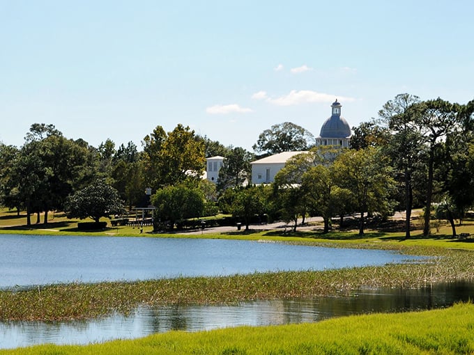 The perfect circle of Lake DeFuniak creates a mirror for Victorian homes surrounding it – architectural eye candy with a water feature to match.