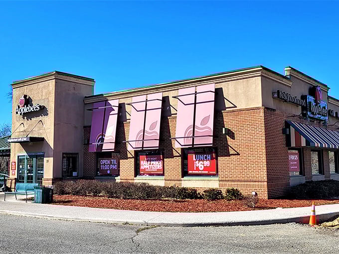 Bright awnings and bold signs welcome guests—this Applebee’s in Radford is a friendly spot for casual meals and relaxed evenings.