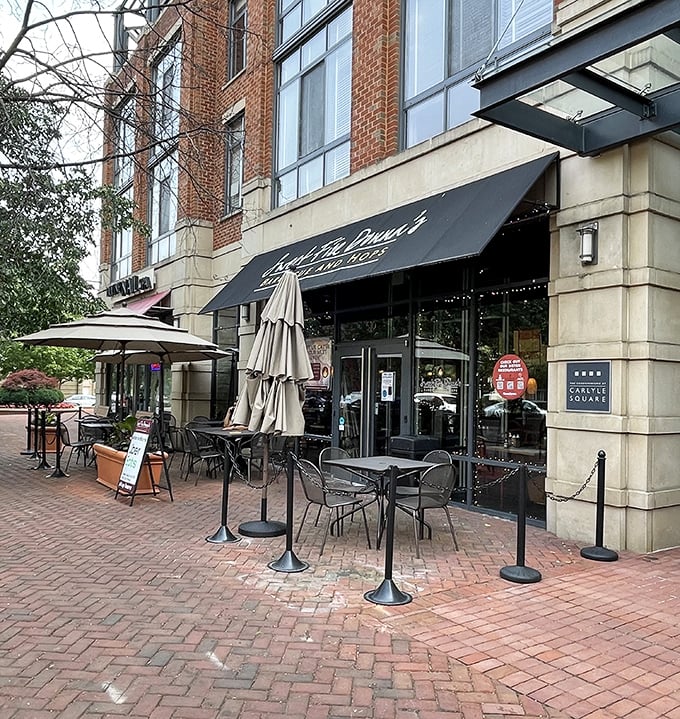 Urban barbecue doesn't have to mean compromise. Sweet Fire's sidewalk seating lets you people-watch while sauce-watching your shirt.