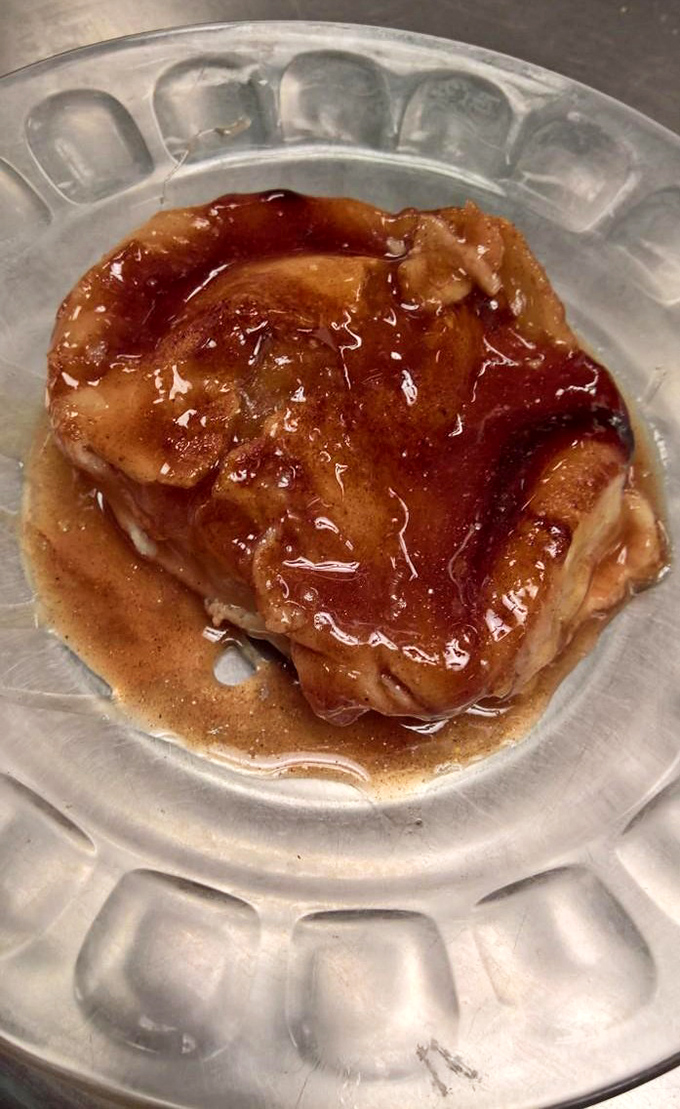 The legendary cinnamon roll in all its gooey glory. Not too sweet, not too bready—just the Goldilocks of breakfast pastries.