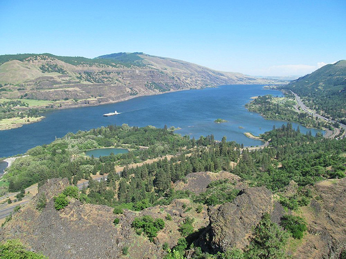 The Columbia River carved this masterpiece over millennia, proving that patience creates the most spectacular artwork. Water and time—nature's dynamic duo.
