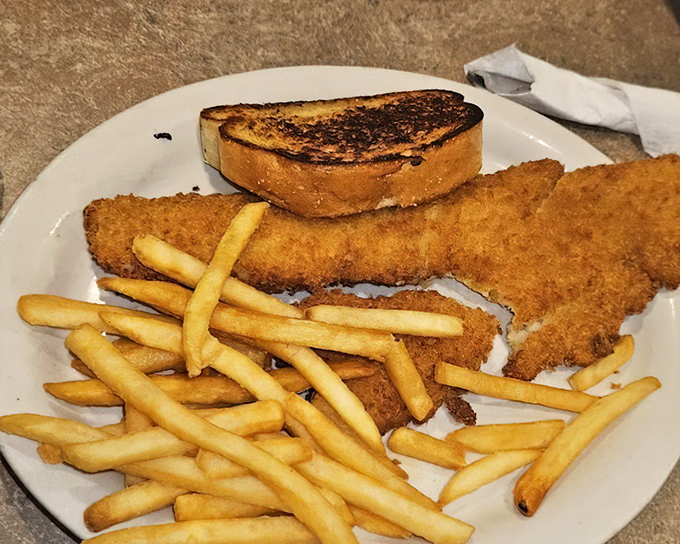 This fish plate is more than a meal—it puts on a full performance alongside those perfectly golden fries.