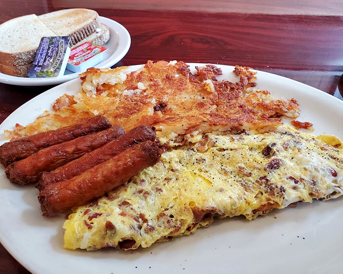 Breakfast's unsung hero deserves a standing ovation. Golden hash browns and a perfectly folded omelet – the dynamic duo of diner mornings.