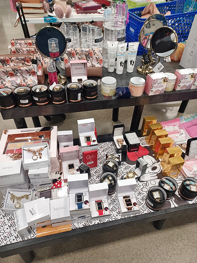 Jewelry that whispers "designer" but shouts "affordable!" Accessorize like a celebrity without needing their bank account.