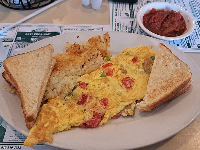 A vegetable omelet that proves Pennsylvania diners understand that "eating your veggies" can be an act of pure pleasure rather than obligation.