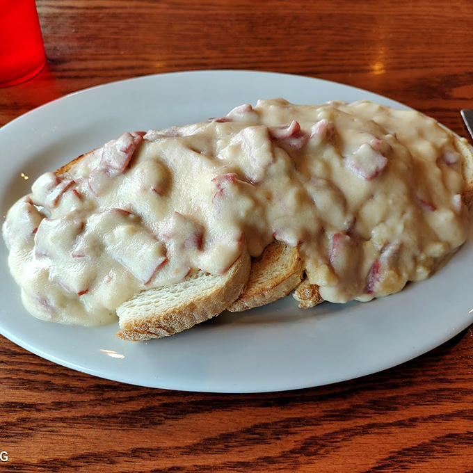 Creamed chipped beef on toast—what military veterans called "SOS" with affection (or otherwise). Here, it's elevated to an art form.