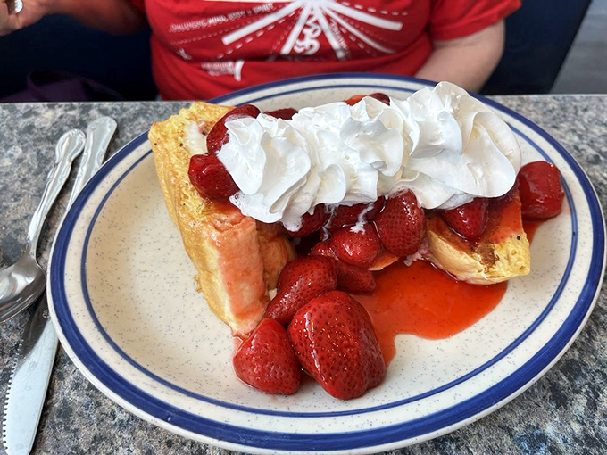 Strawberry French toast that makes breakfast feel like dessert. When berries, cream, and golden bread unite, mornings become celebrations.