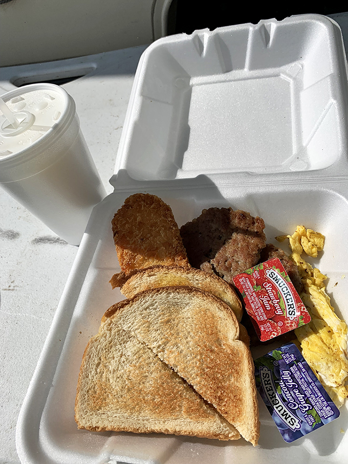 Breakfast at Ray's doesn't need avocado toast or acai bowls to impress—just honest eggs, toast, and meat that would make your grandmother nod in silent approval.