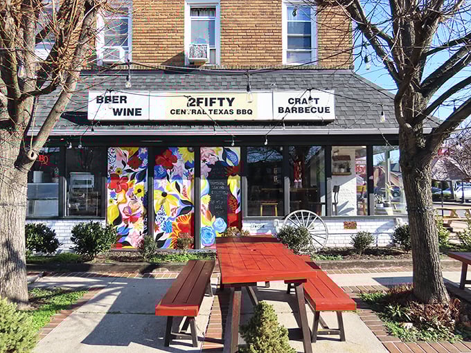 2Fifty's vibrant storefront brings a splash of color and a whole lot of Texas smoke to Riverdale Park.