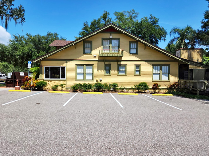 This charming yellow cottage could be your grandmother's house, if she made incredible pizza.