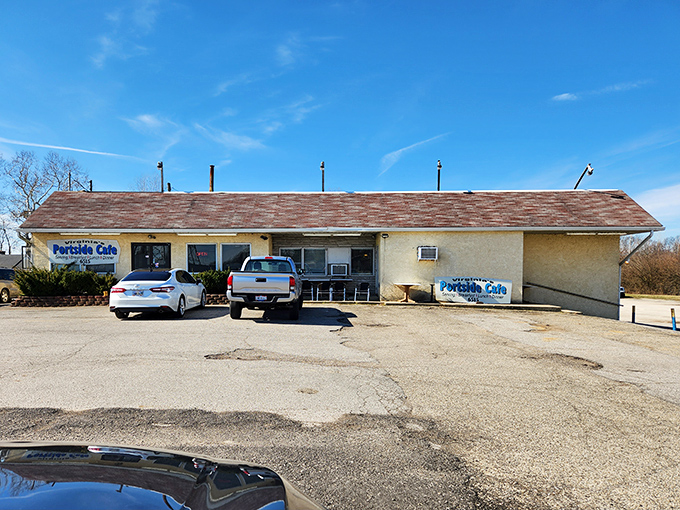 Portside Cafe (Lockbourne): Don't let the simple exterior fool you – inside this unassuming building, pancakes the size of frisbees await hungry travelers.