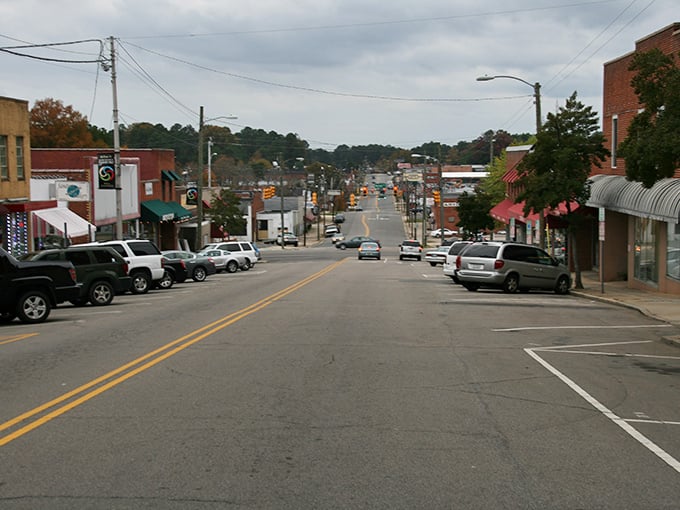 Sanford's revitalized downtown offers big-city amenities at small-town prices. Those brick buildings house budget-friendly treasures!