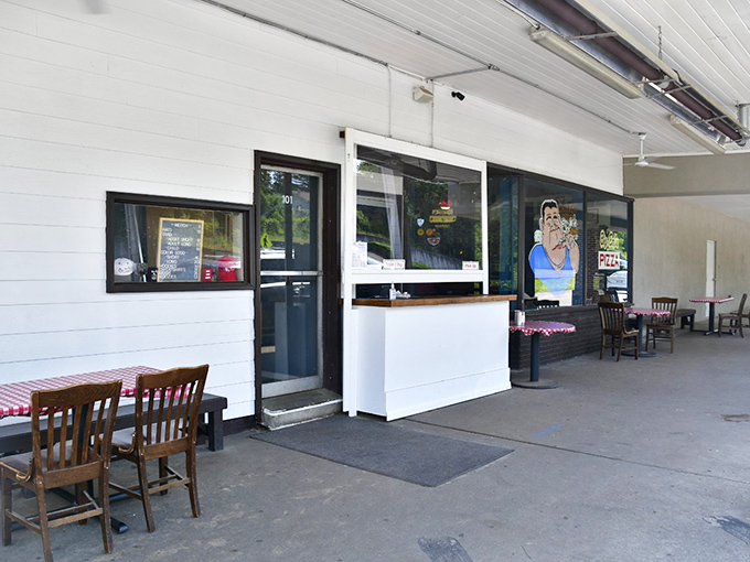 Simple, straightforward, and no-nonsense – Big Ed's building matches their approach to perfect pizza.