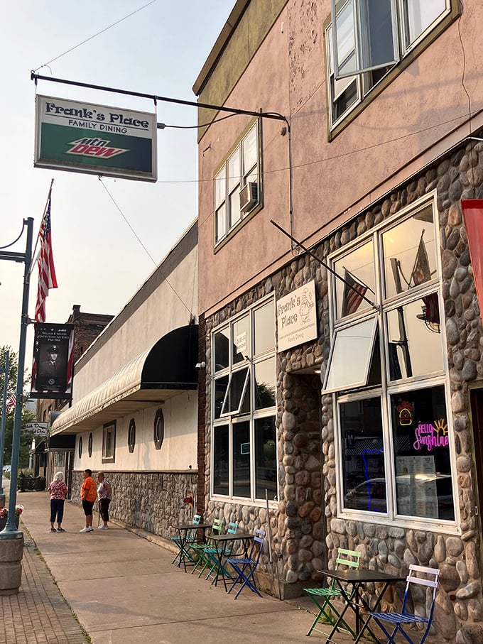 Frank's charming exterior hints at the homestyle cooking inside—where pancakes are fluffy and coffee cups never empty.