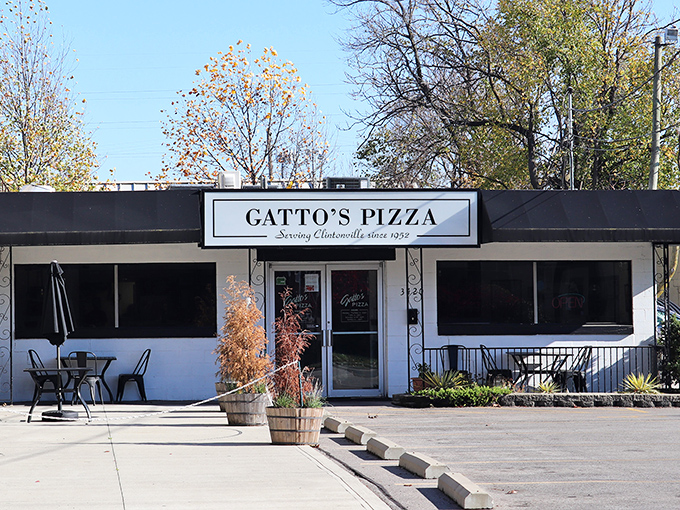 Gatto's Pizza: This unassuming exterior hides decades of pizza craftsmanship – like finding a Rolex at a yard sale.