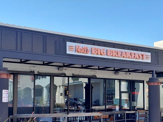 Modern, clean lines and a straightforward sign – Matt's lets their legendary breakfast speak louder than flashy decorations ever could.