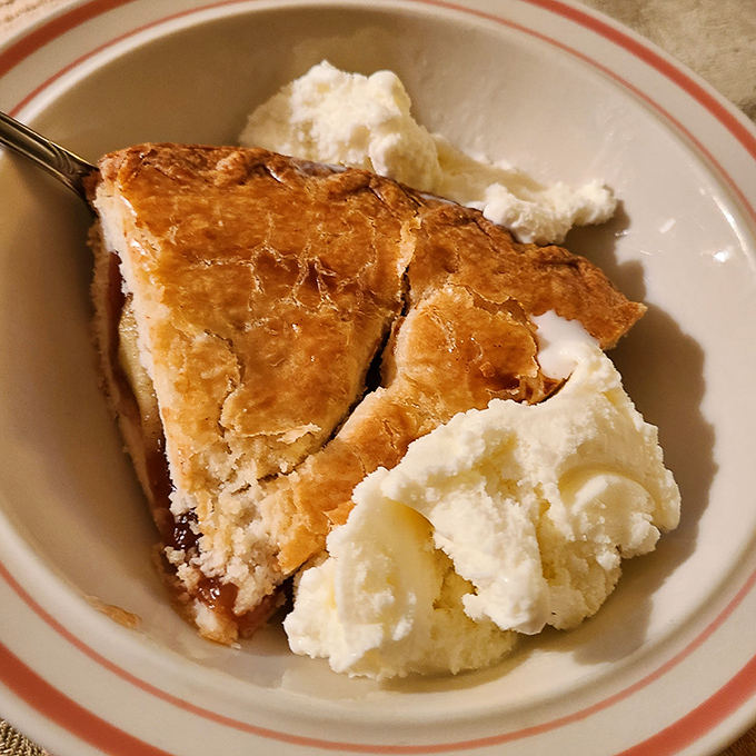 Apple pie and vanilla ice cream—America's most perfect couple. They should have their own reality show called "Hot Meets Cold."