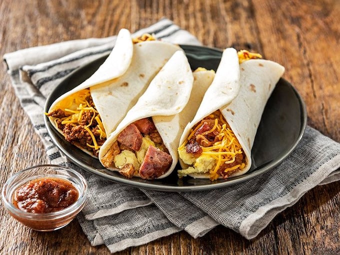 Morning glory wrapped in tortillas – because even breakfast deserves the smokehouse treatment here.