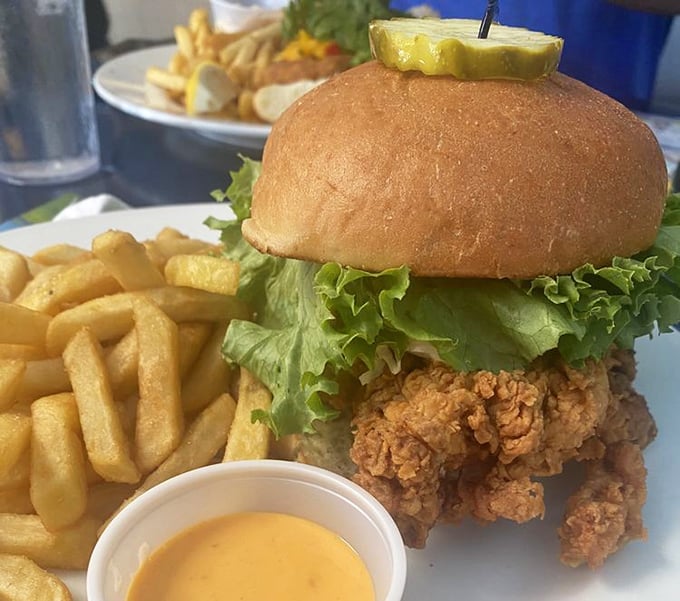 This chicken sandwich isn't just crispy – it's auditioning for a role in a movie about perfect texture contrasts.