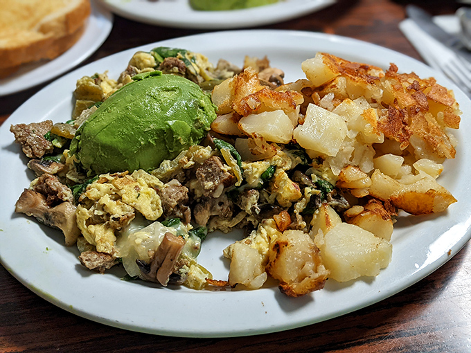 The chorizo scramble with perfectly crisp potatoes – proof that simple ingredients become extraordinary in the right hands.