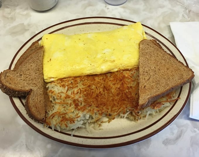 The Denver omelet arrives like a savory gift wrapped in golden egg – Colorado's loss is Oregon's delicious gain.