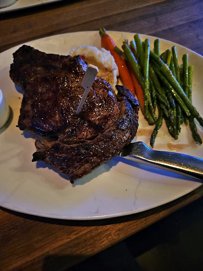 A steak that demands respect and green beans that somehow avoid the tragic fate of most restaurant vegetables—being forgettable.