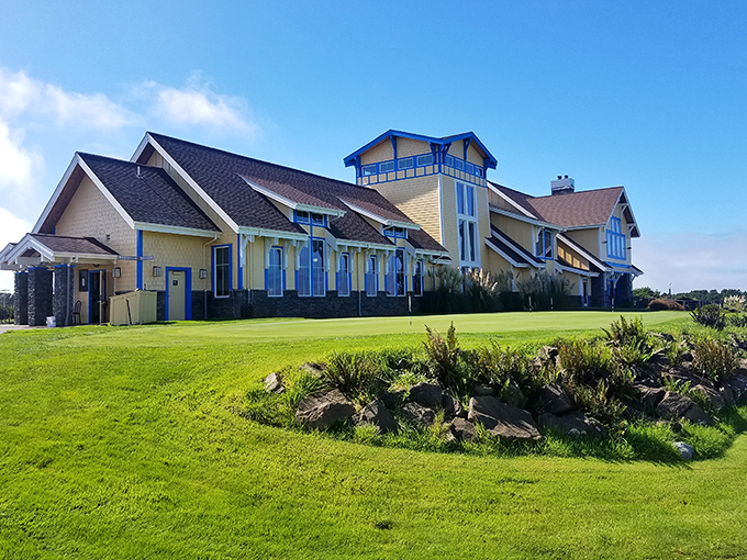 Sandpines Golf Links offers fairways where ocean breezes provide the ultimate natural air conditioning system.