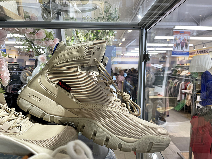 High-end athletic footwear at thrift store prices – like finding a gourmet meal at a diner price, these sneakers are the ultimate score.