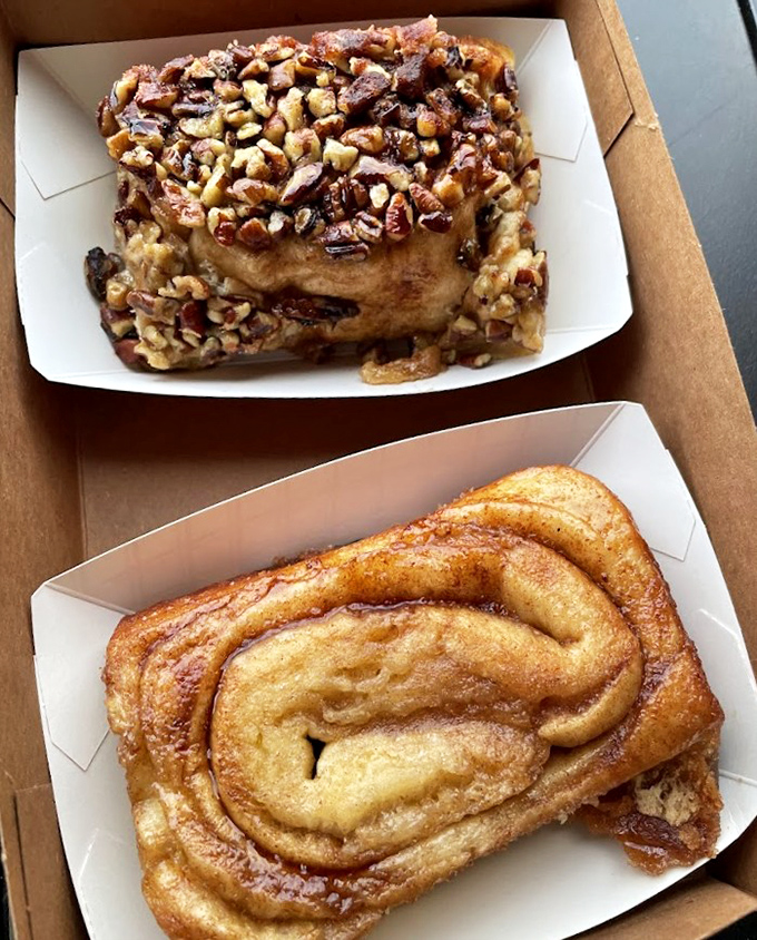 Two distinct personalities sharing one box. The nutty sophisticate above, the classic purist below – both equally irresistible.